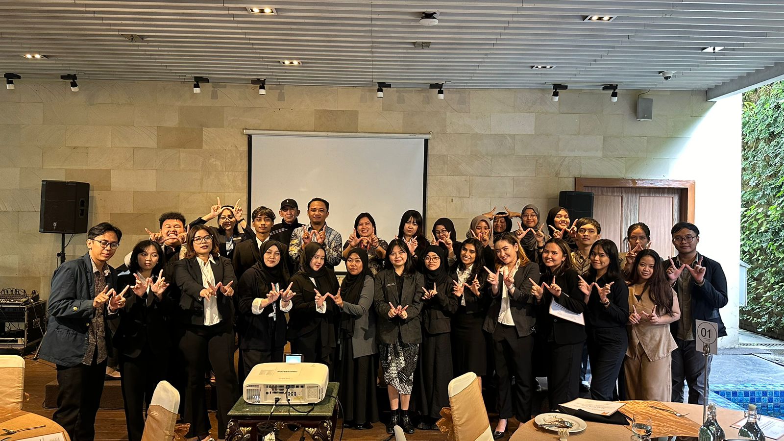 Practice of English Diplomacy and Table Manner - FIB Inggris S1